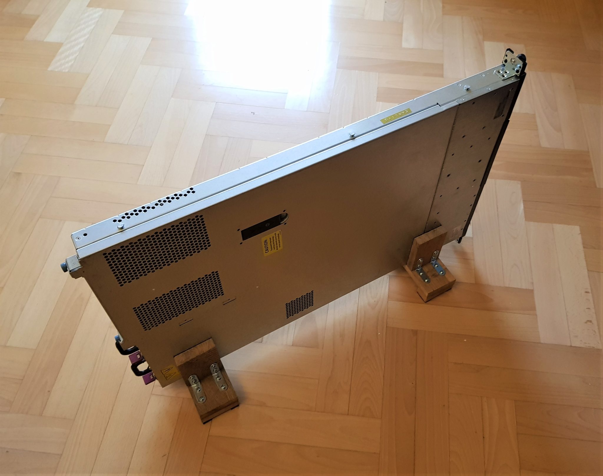 Homemade vertical server stand | techlogist.net